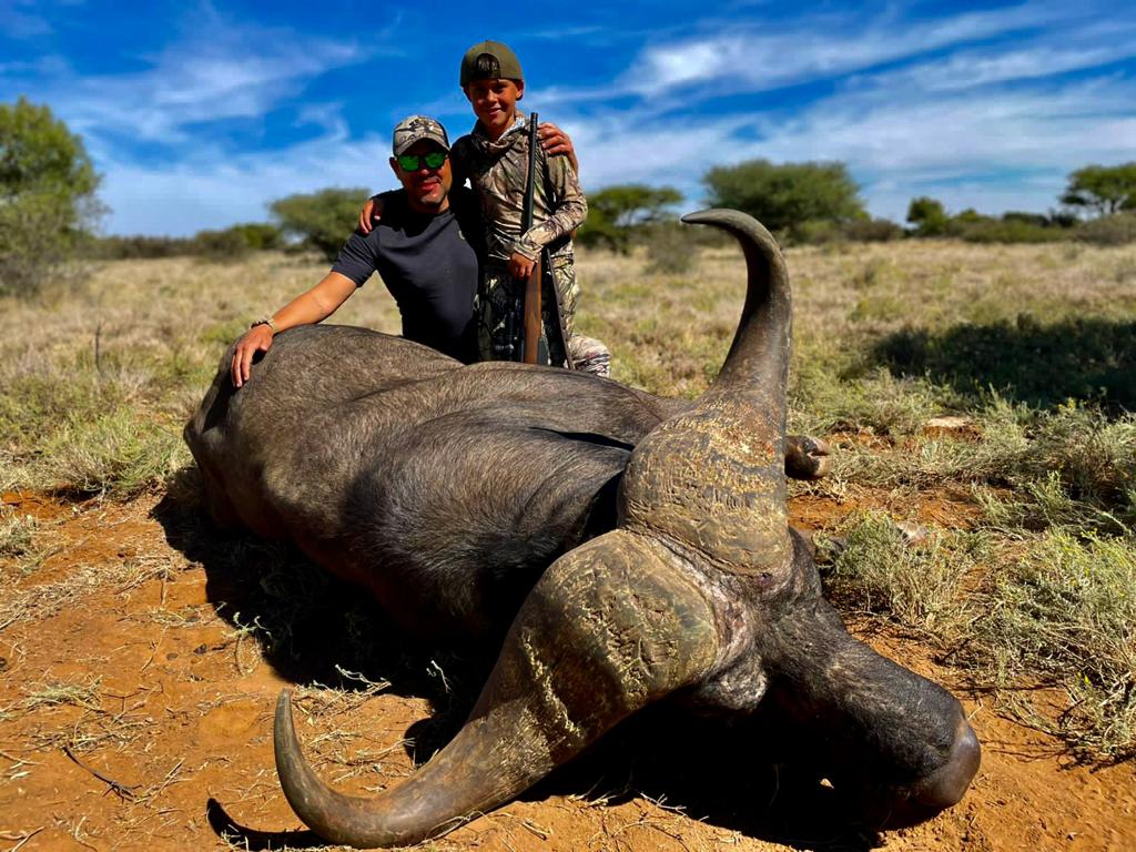 Brave Cape Buffalo - Wintershoek Safaris Hunting Experts